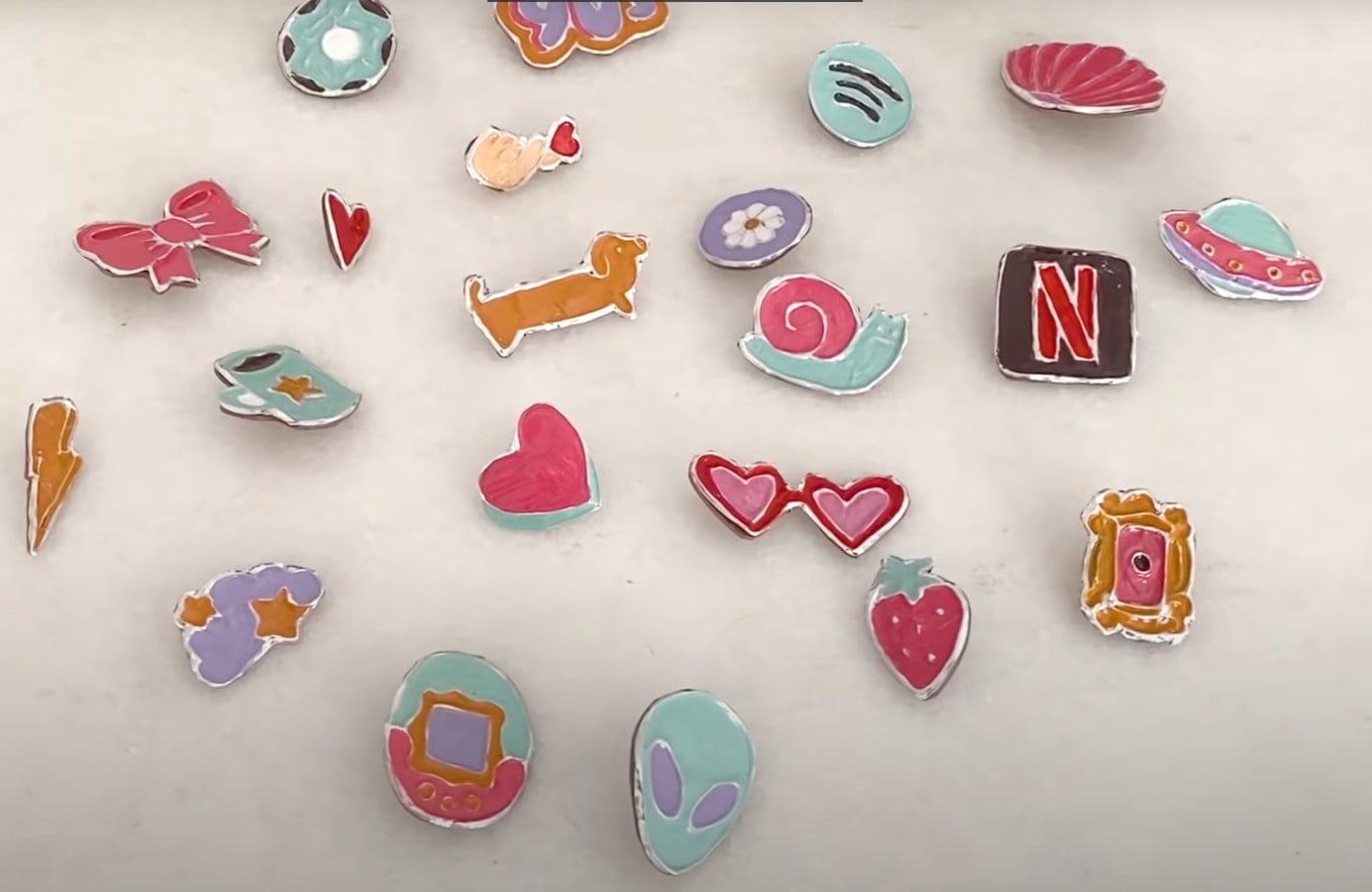 Como fazer pins esmaltados? [guia + passo a passo completo]