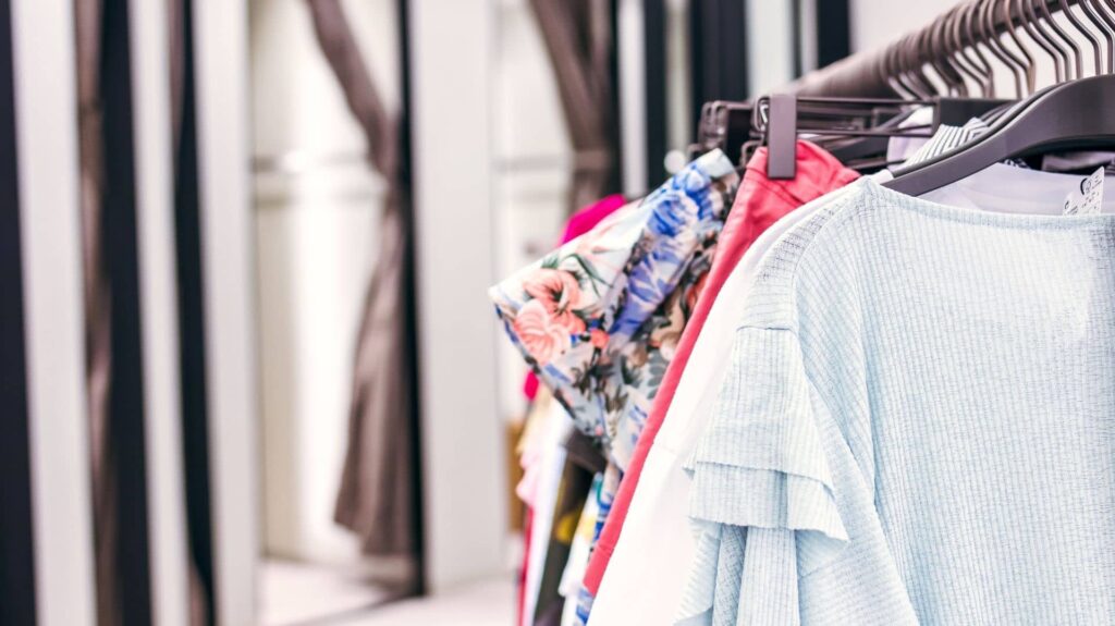 Guía 2026: cómo emprender un negocio de ropa exitoso