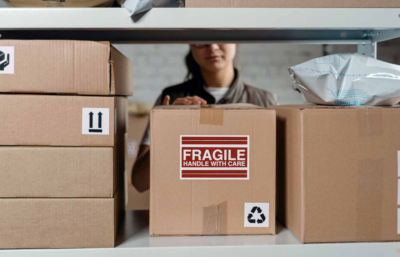 Centro logístico: o que é, funções, tipos e como contratar?