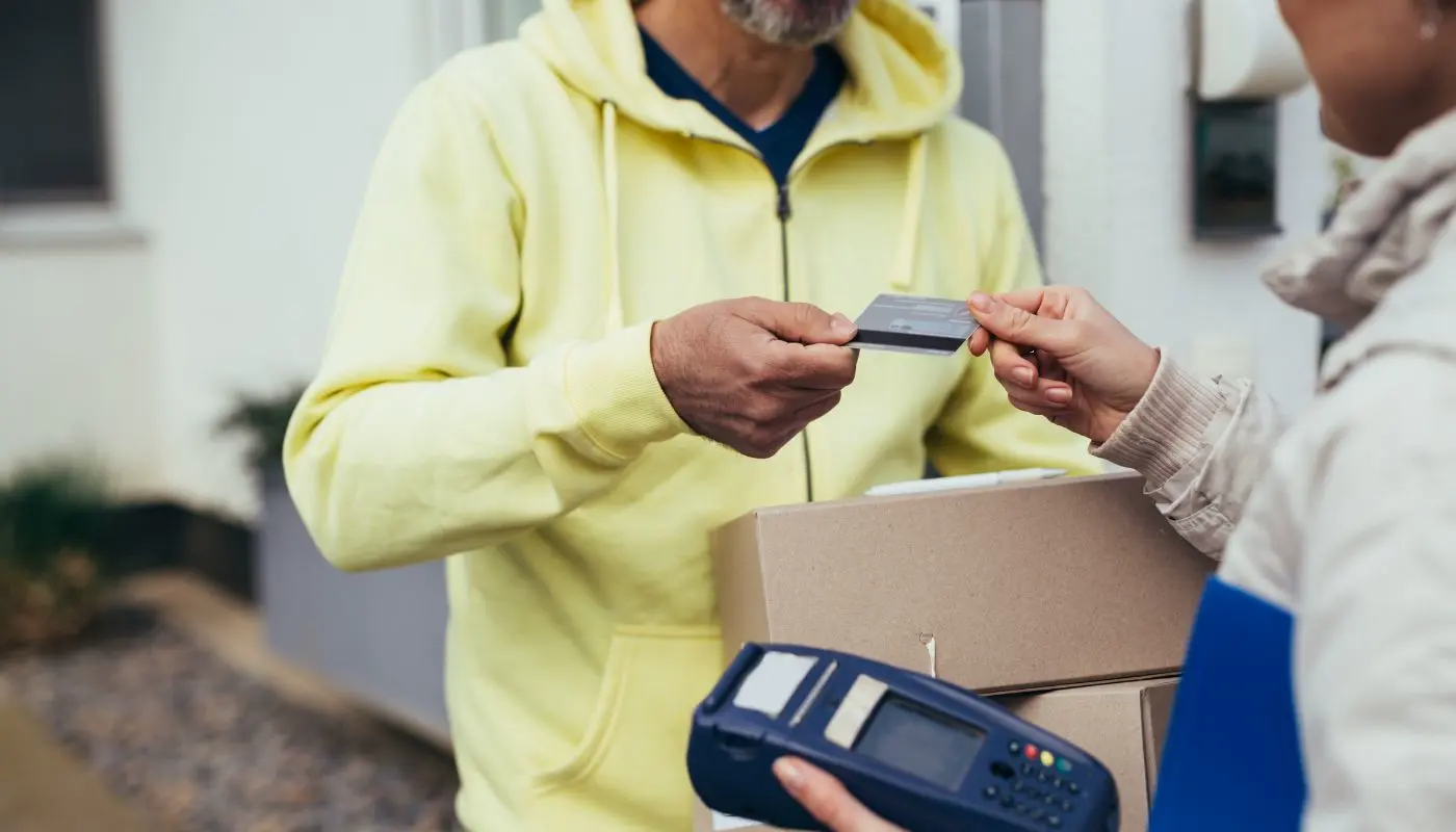 Cash on Delivery (COD): o que é e como funciona?
